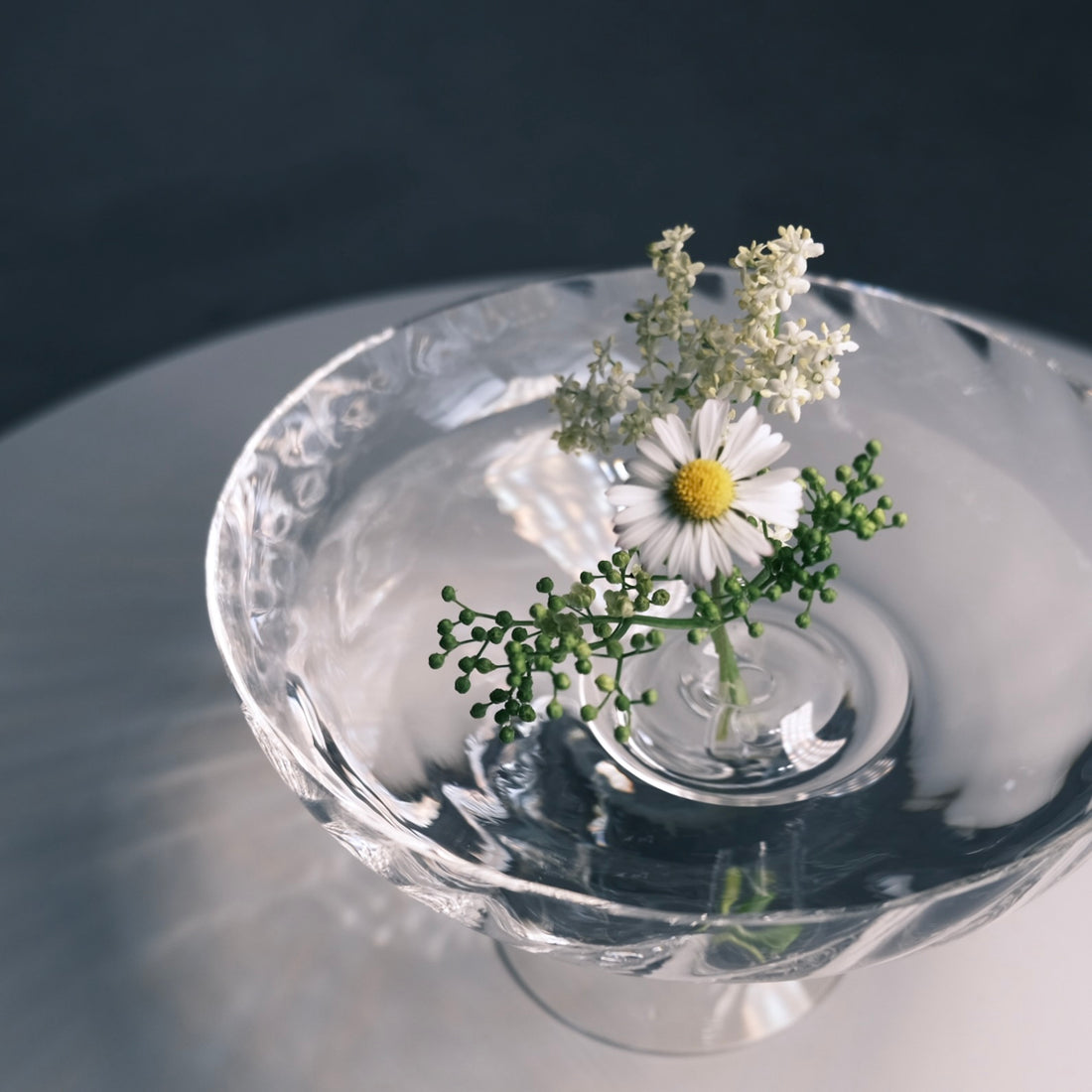 Floating flower vase "Ripple" | 水に浮かぶ一輪挿し – ikomiki